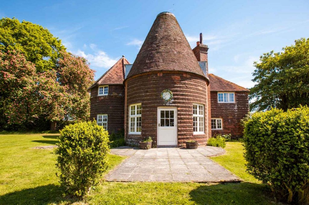 Top 10 Party Houses to Rent in the UK – Party Houses